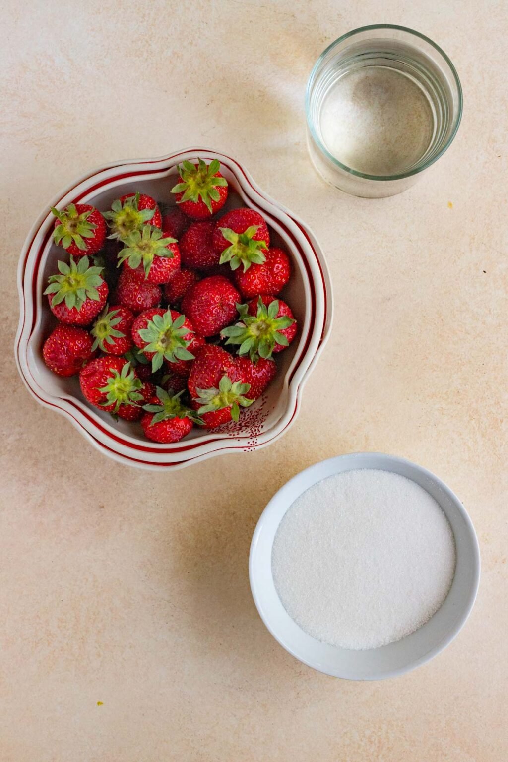Homemade Strawberry Simple Syrup (with Fresh Strawberries) - Bakes by ...