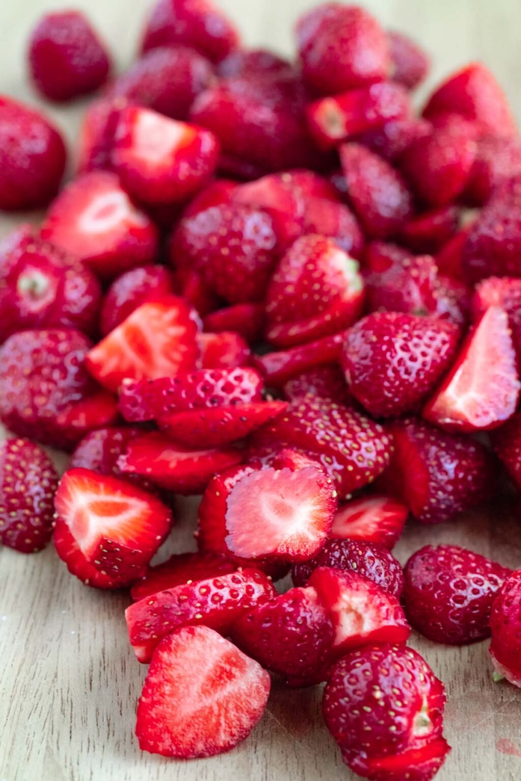 Homemade Strawberry Simple Syrup (with Fresh Strawberries) - Bakes by ...