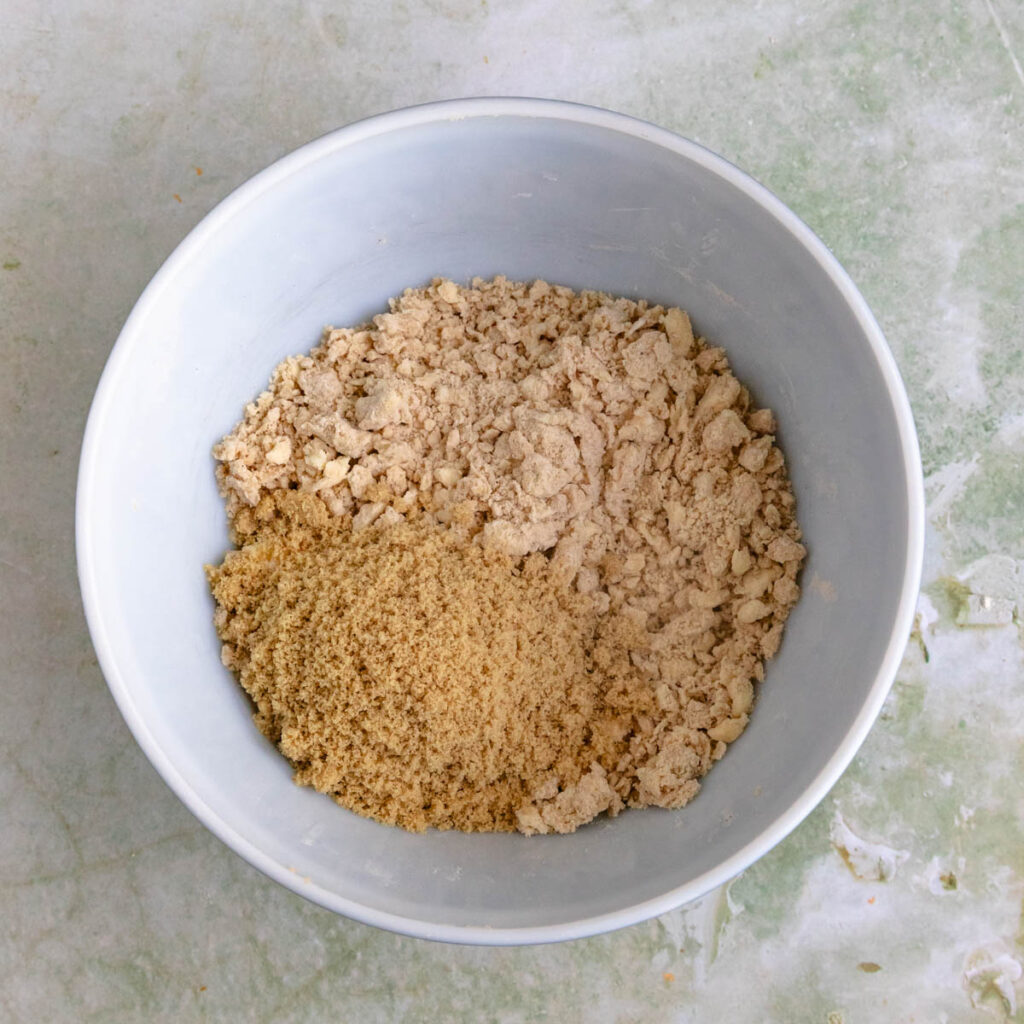 Apple Caramel Crumble Pie (with Homemade Caramel Sauce) - Bakes by ...
