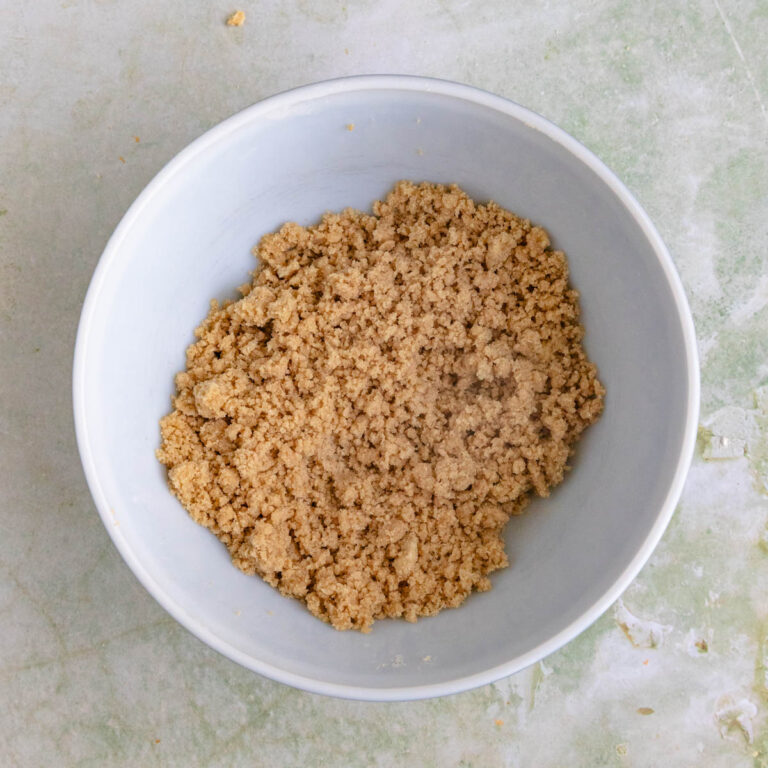 Apple Caramel Crumble Pie (with Homemade Caramel Sauce) - Bakes by ...